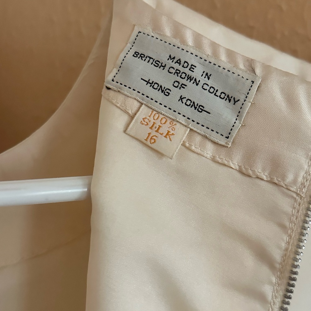 Vintage Made In British Crown Colony Of Hong Kong Dre… - Gem